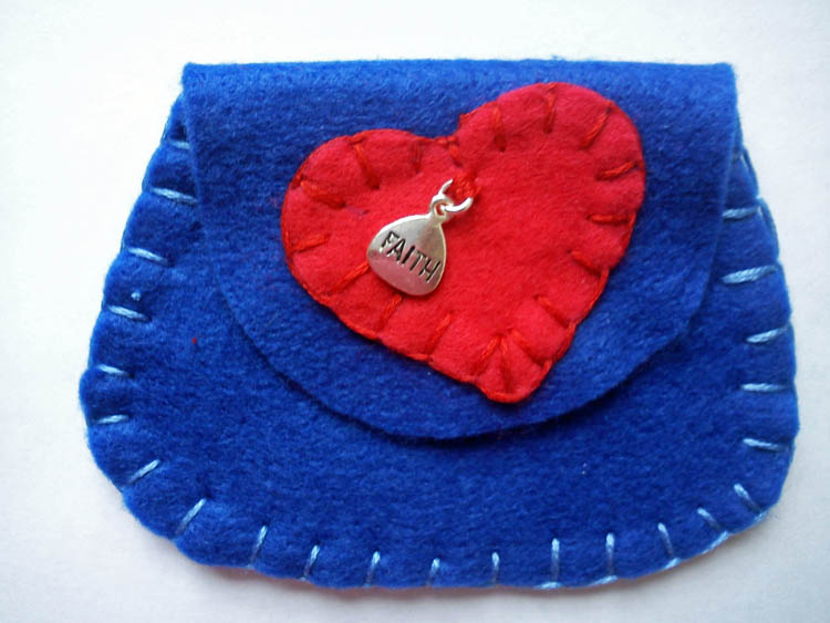 Craft and Activities for All Ages!: A Simple Little Felt Purse - Tutorial