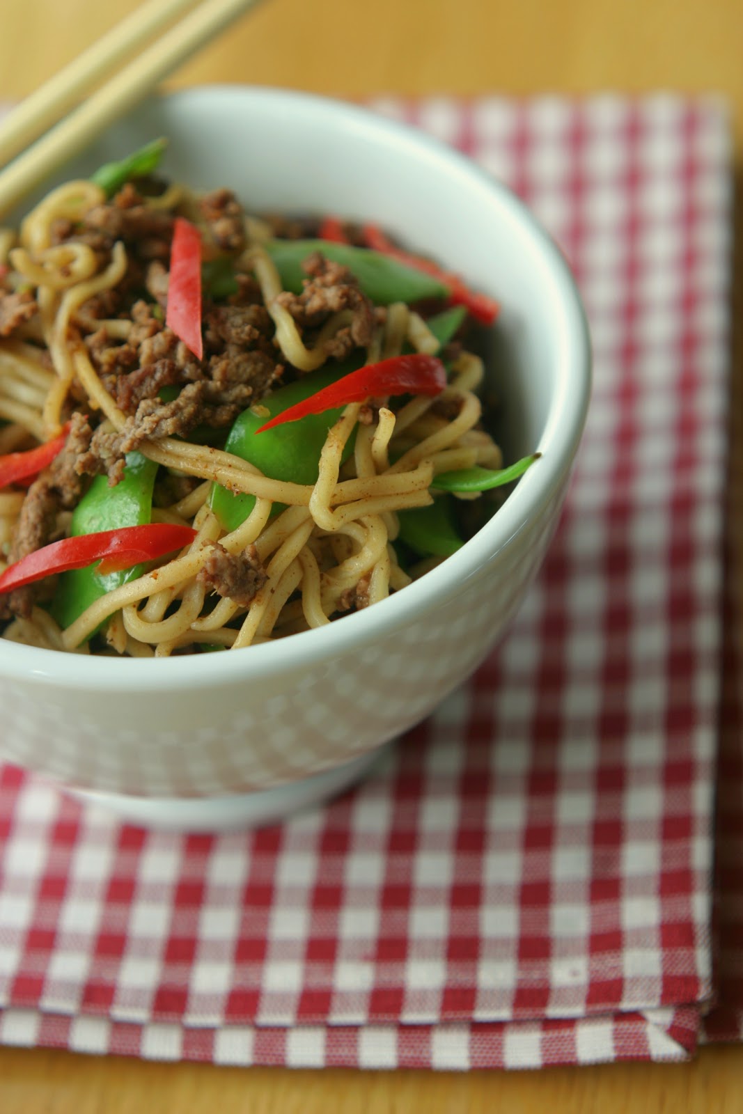 Nudler med kjøtt og sukkererter(Beef and sugar snap noodles) – Marias ...