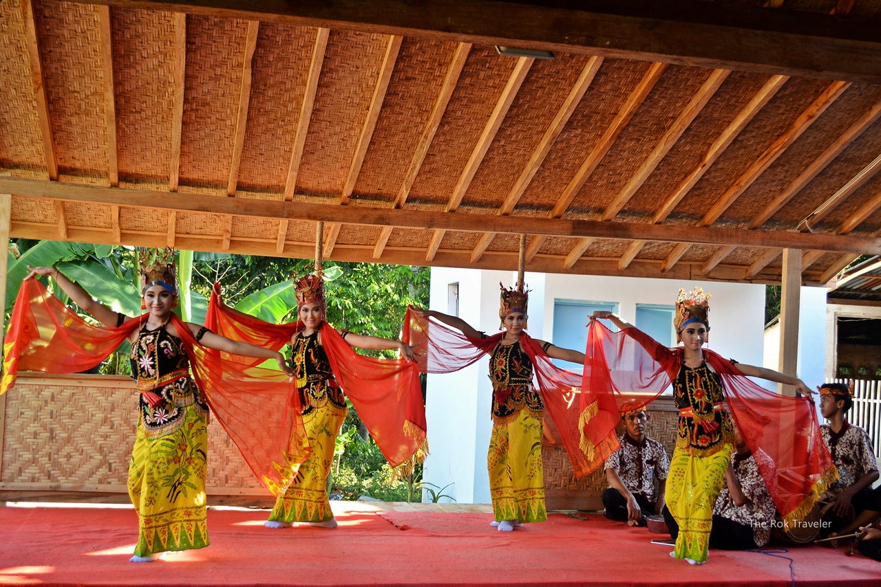 Mengintip Kehidupan Suku Osing Di Desa Adat Kemiren