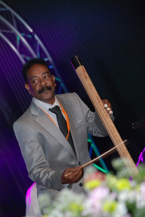 Estudando Capoeira: Dikanza (reco-reco)