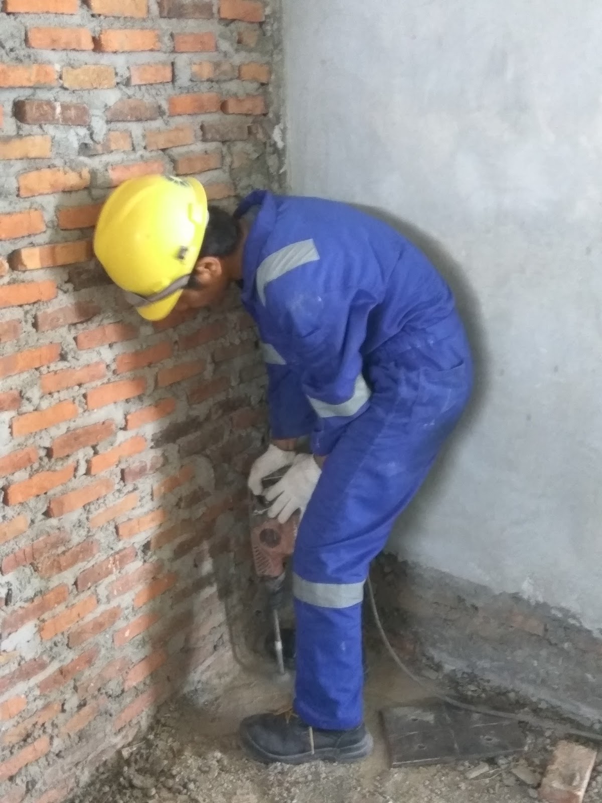 PENGEBORAN DAN PEMASANGAN HILTI ~ Aplikator Hilti