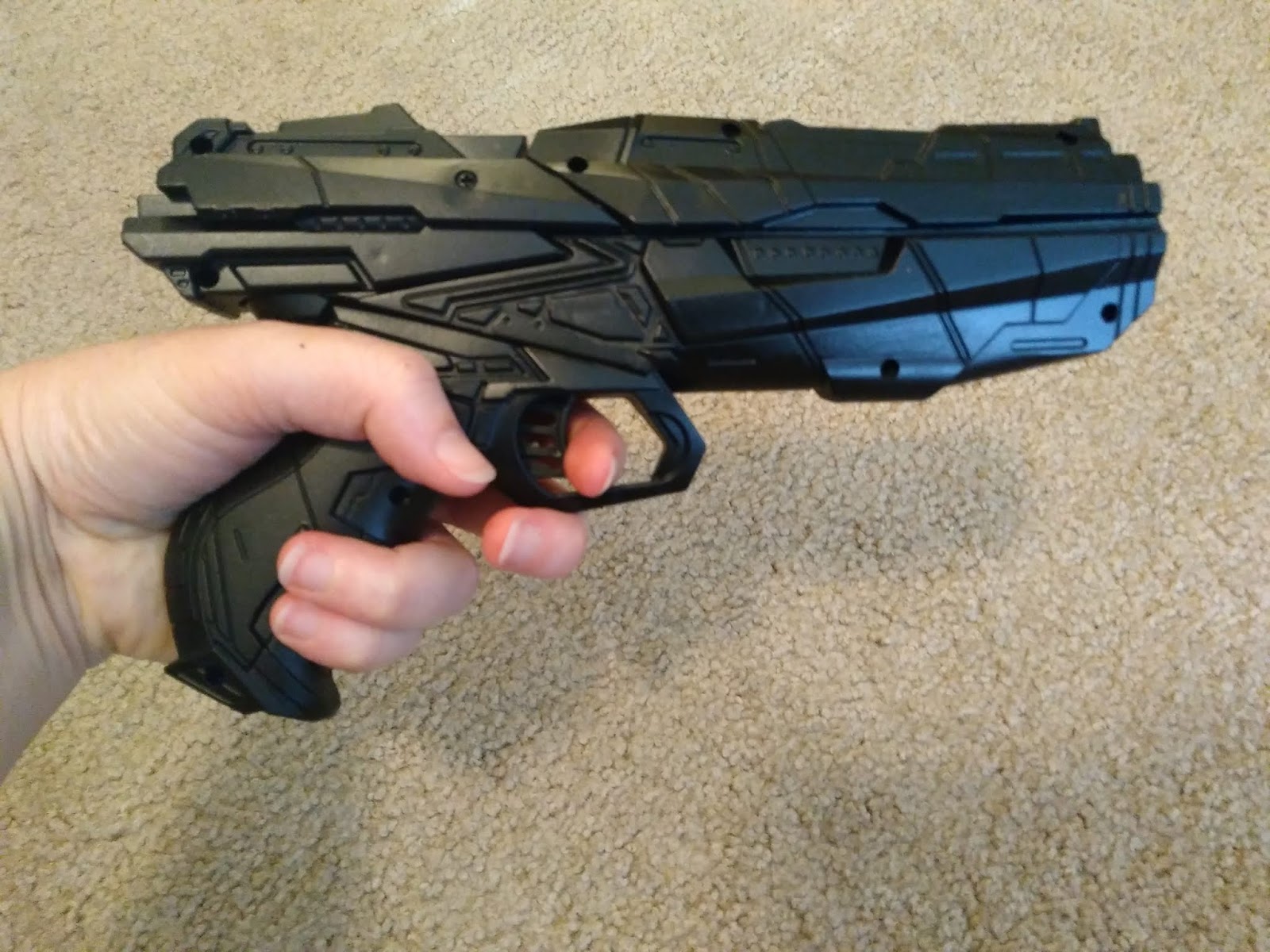 How to make the Red Hood's prop guns