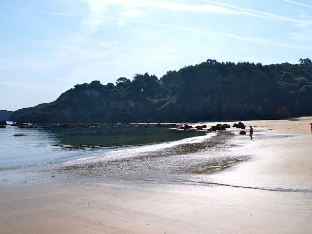 Piedra: Playa de Toranda, Llanes.