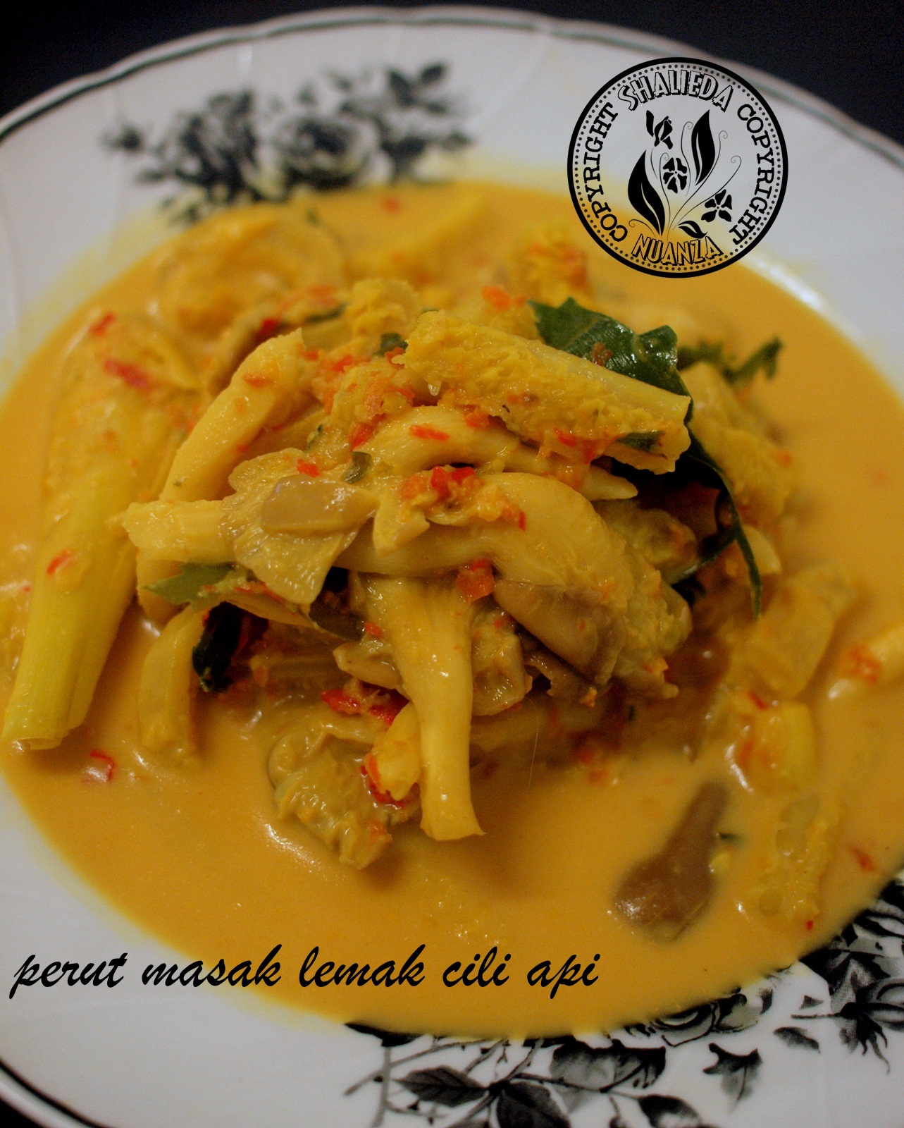 Pesona Cinta Cida de'Nuanza: perut masak lemak cili api cendawan