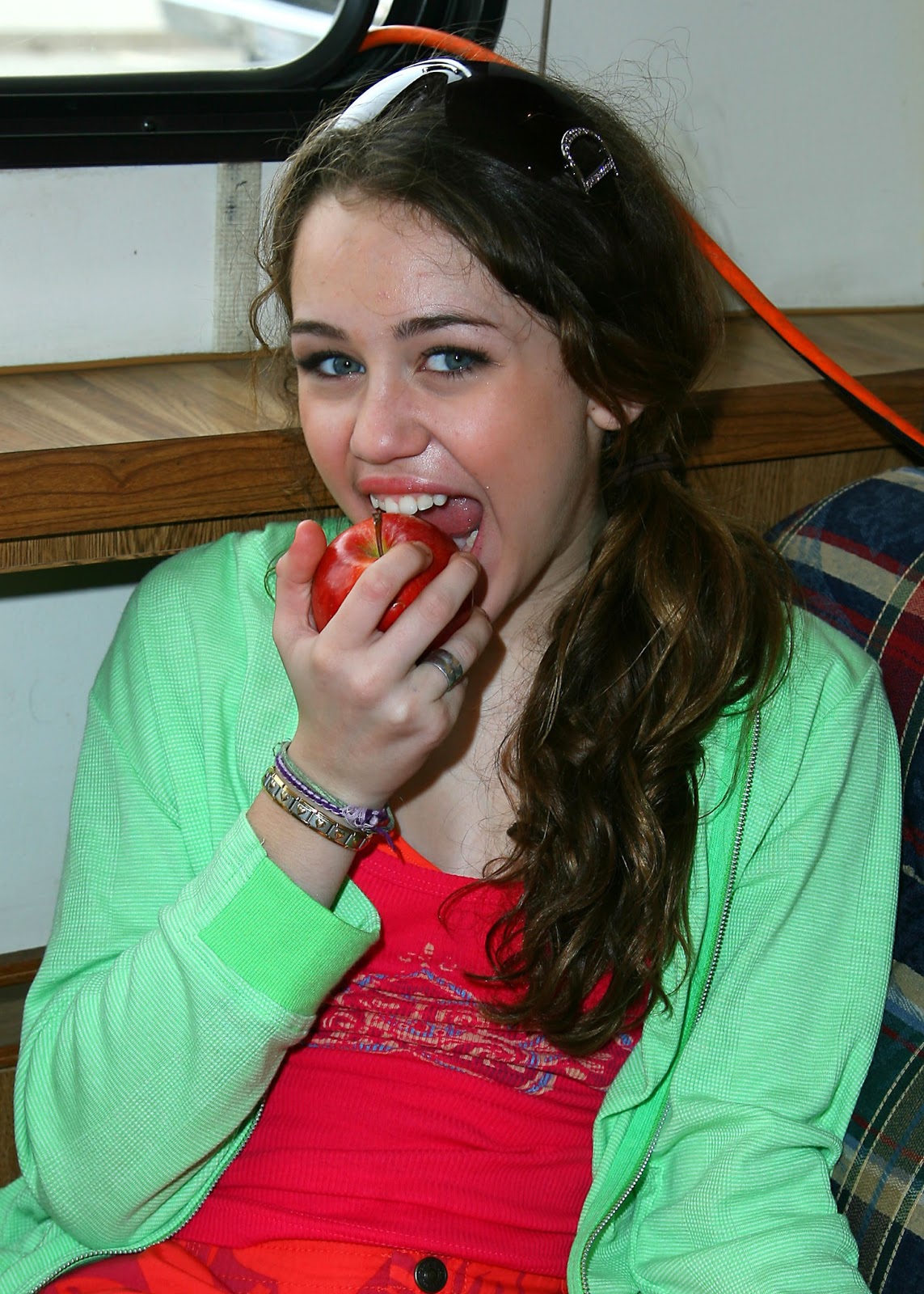 Celebs eating: Miley Cyrus