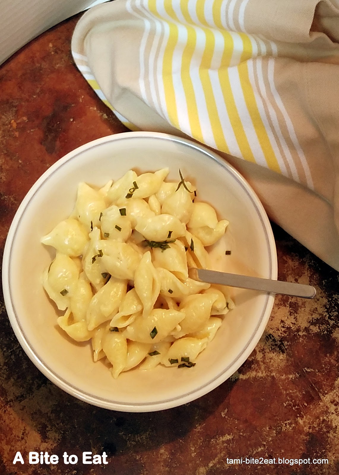 A Bite to Eat: Creamy Garlic Shells