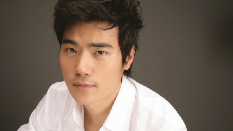 Kim Kang Woo firma contrato exclusivo con C-JeS Entertainment
