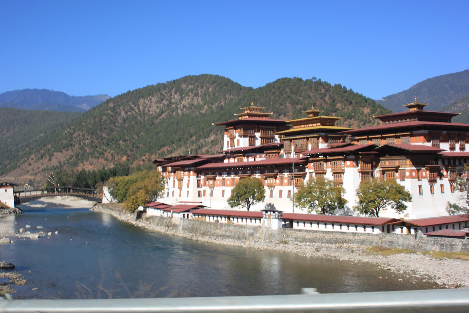 Julia's Journeys: On the road to Mongar