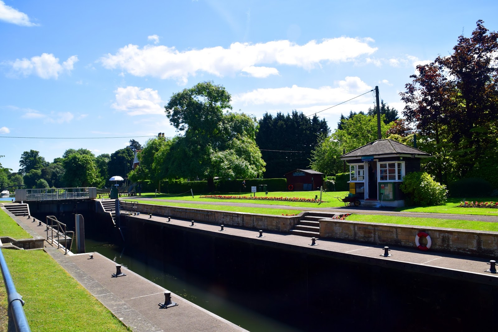 Enjoy your time with beautiful places: Towards to Shepperton Lock on ...
