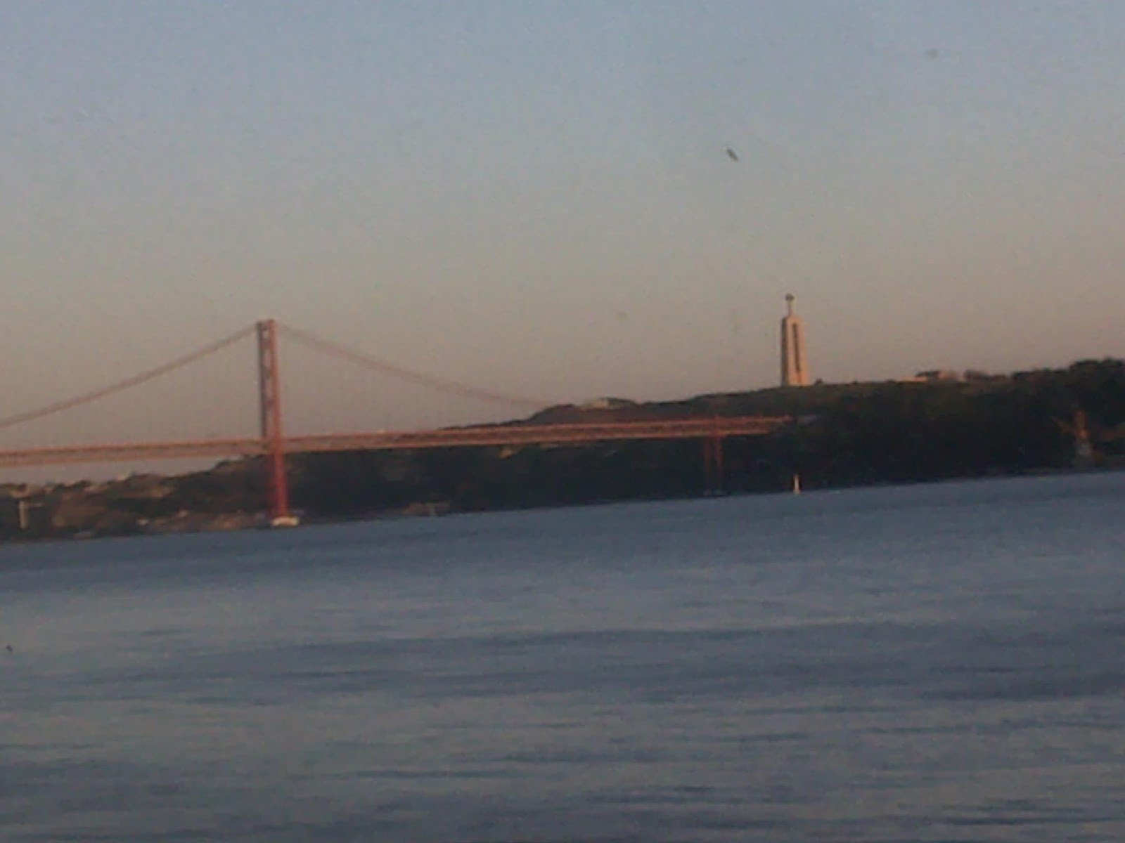 algaazul: "" ponte sobre o Tejo... ponte Salazar ... ponte 25 de Abril ...