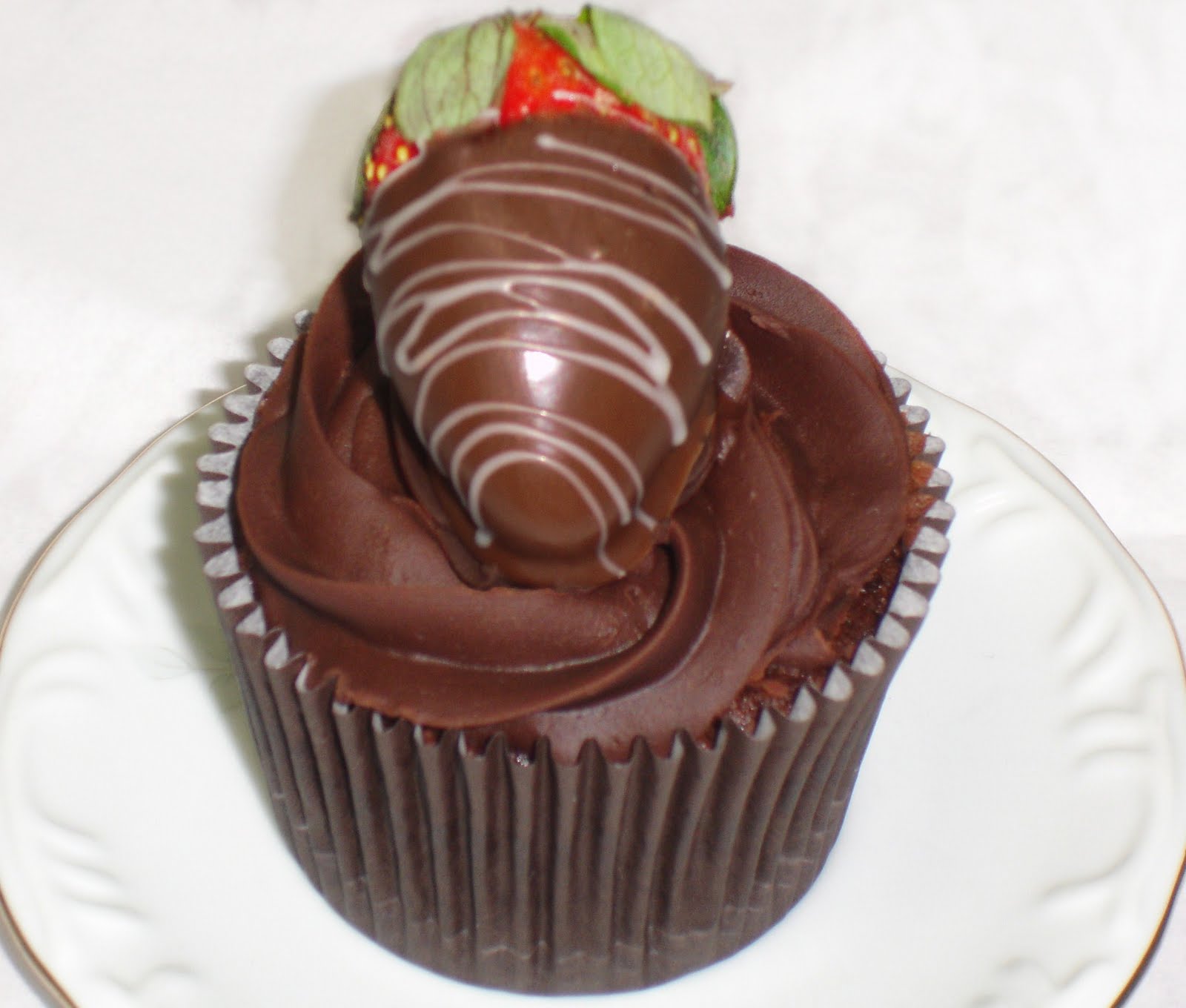 Confraria dos Doces: Cupcake de Morango com Chocolate