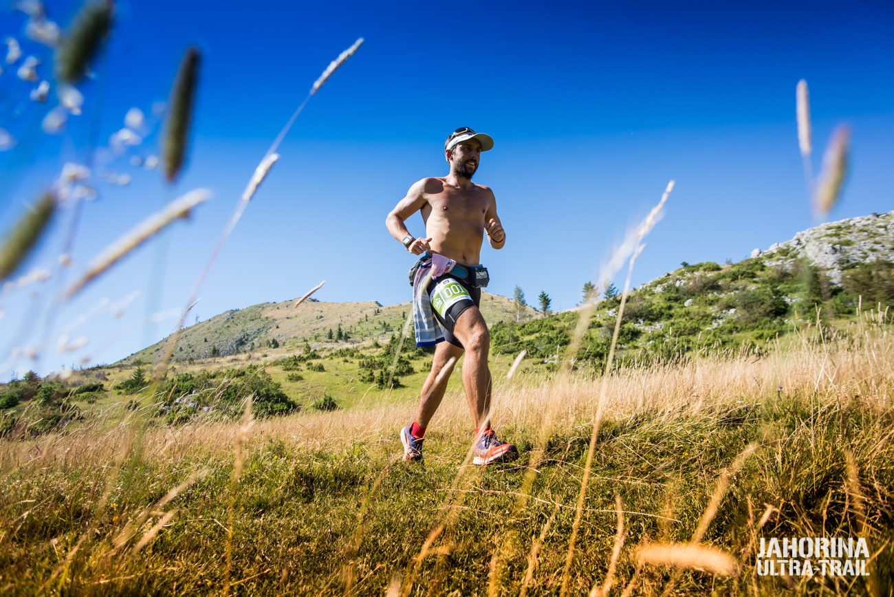 trčim jer štrčim: Runner the Gunner: Charlie Sharpe