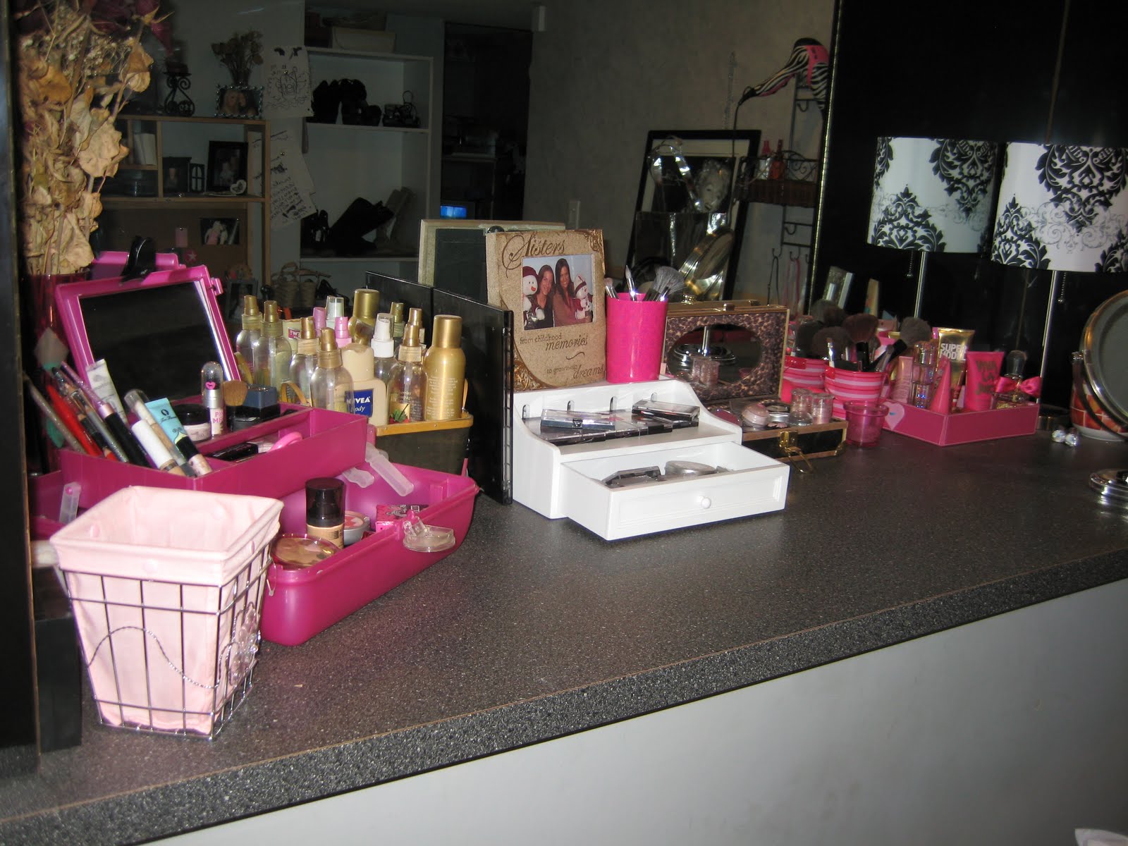 Pink Glam: My makeup room tour