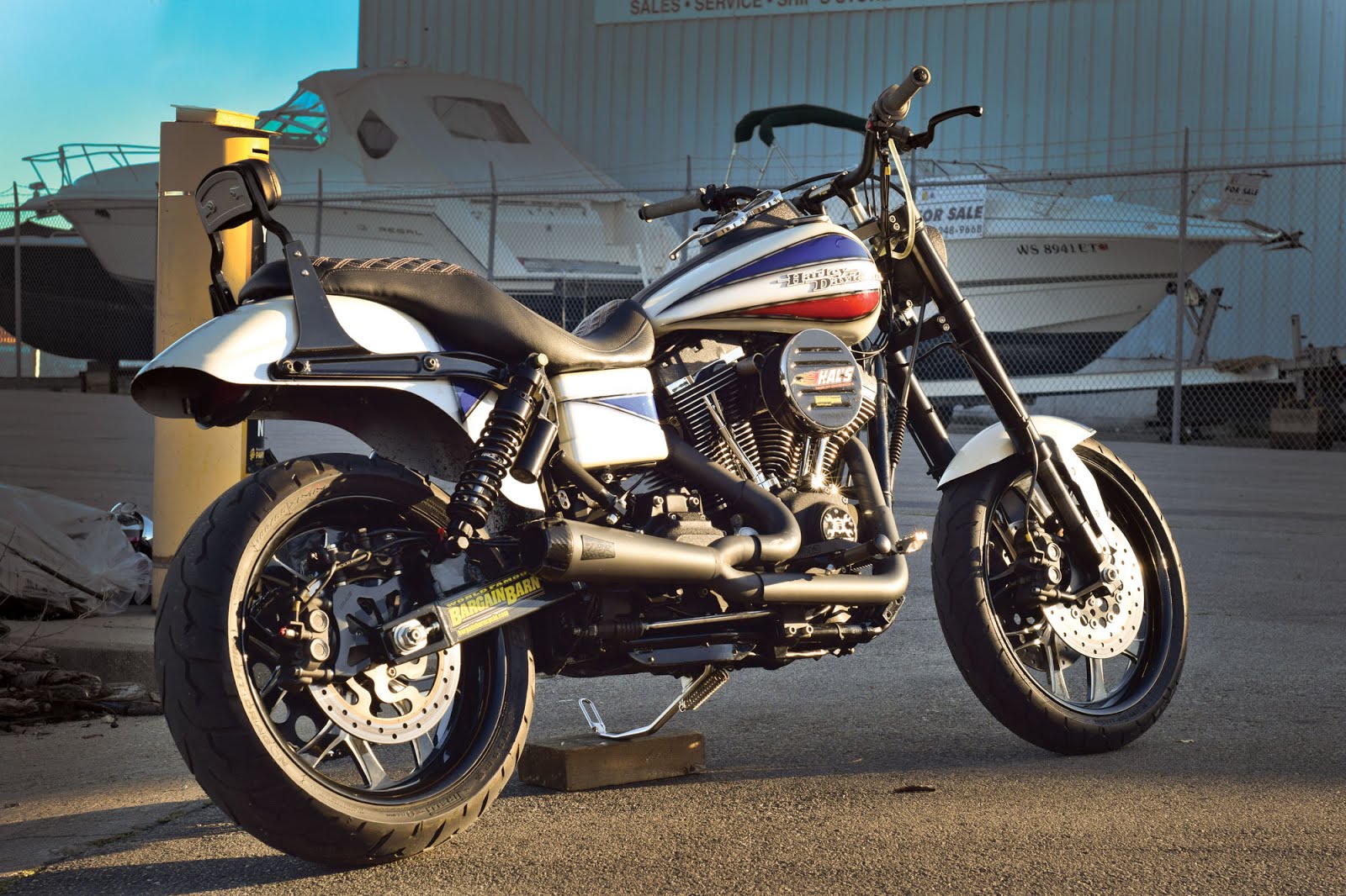 BLACK HORIZONS: A CUSTOM DYNA WITH SPORTBIKE DNA