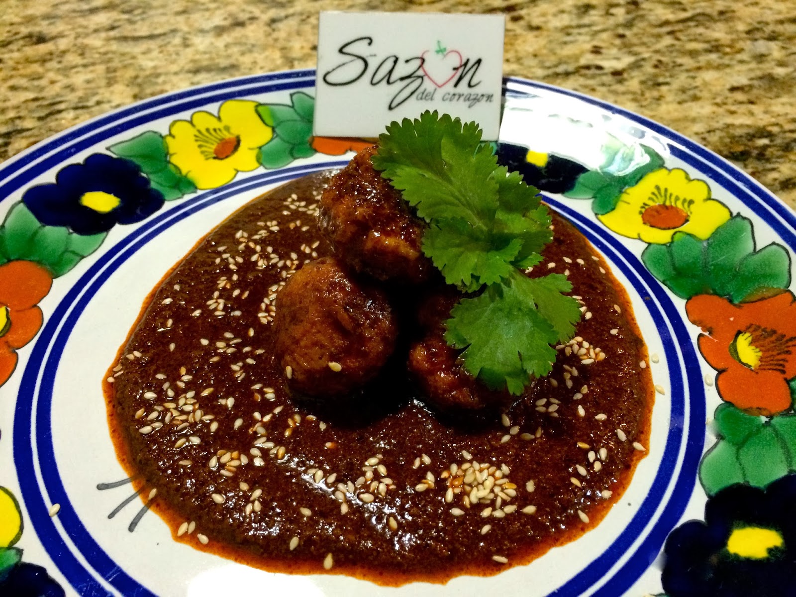 Sazón del corazón: Albóndigas de pollo con mole