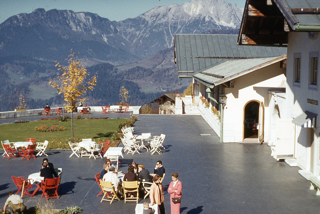 24 Beautiful Kodachrome Snapshots Captured Everyday Life in Germany ...