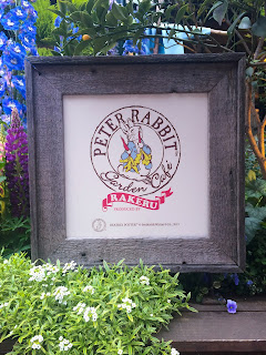 Table for two? Peter Rabbit Garden Cafe (ピーターラビットガーデンカフェ) - Tokyo Amato