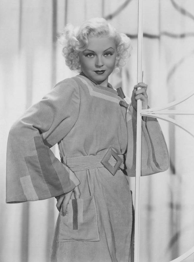 PearlModern: Treasure Hunting - Glamorous Ghosts In A Country Manor