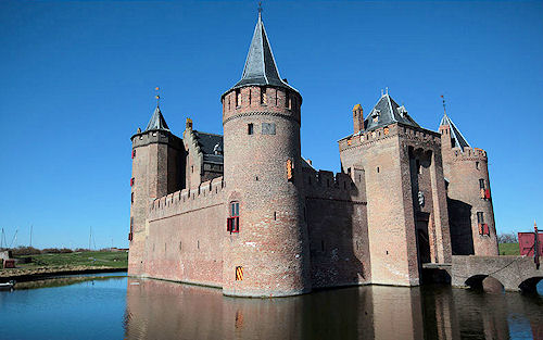 The Presurfer: 12 Wonderful Water Castles