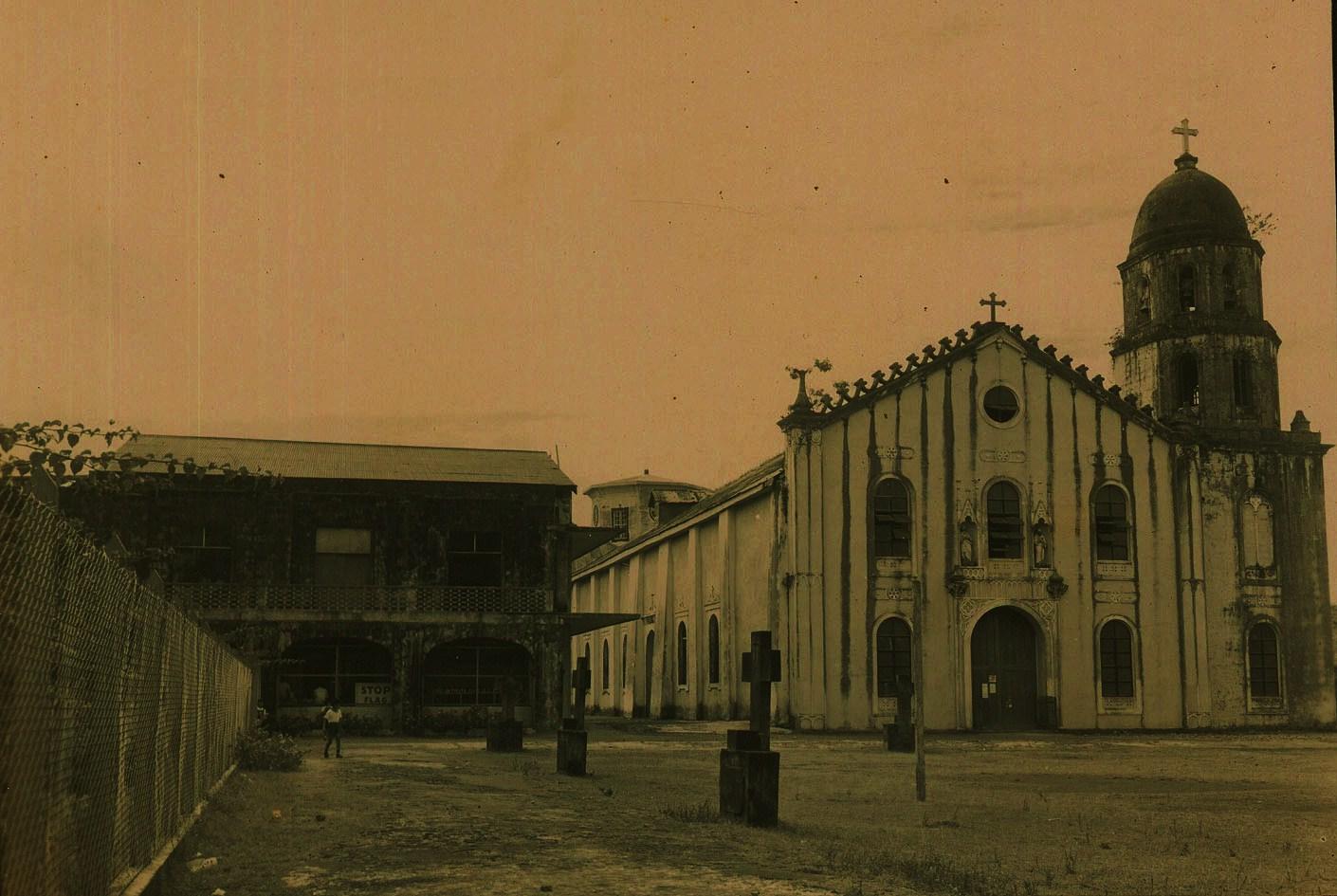 Santelmo: Lumang Simbahan: Guinobatan, Albay - 1672