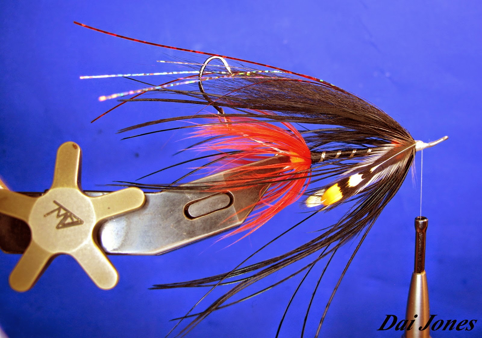 Flies step by step: Sewin ( sea trout) Night Intruder step by step.