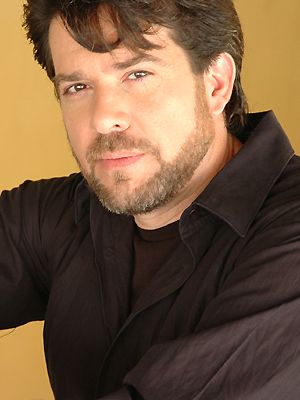 Buscas Top: Veja por onde anda o ator venezuelano, Miguel de León