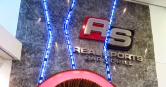 Teena in Toronto: Real Sports Bar and Grill, Toronto, ON