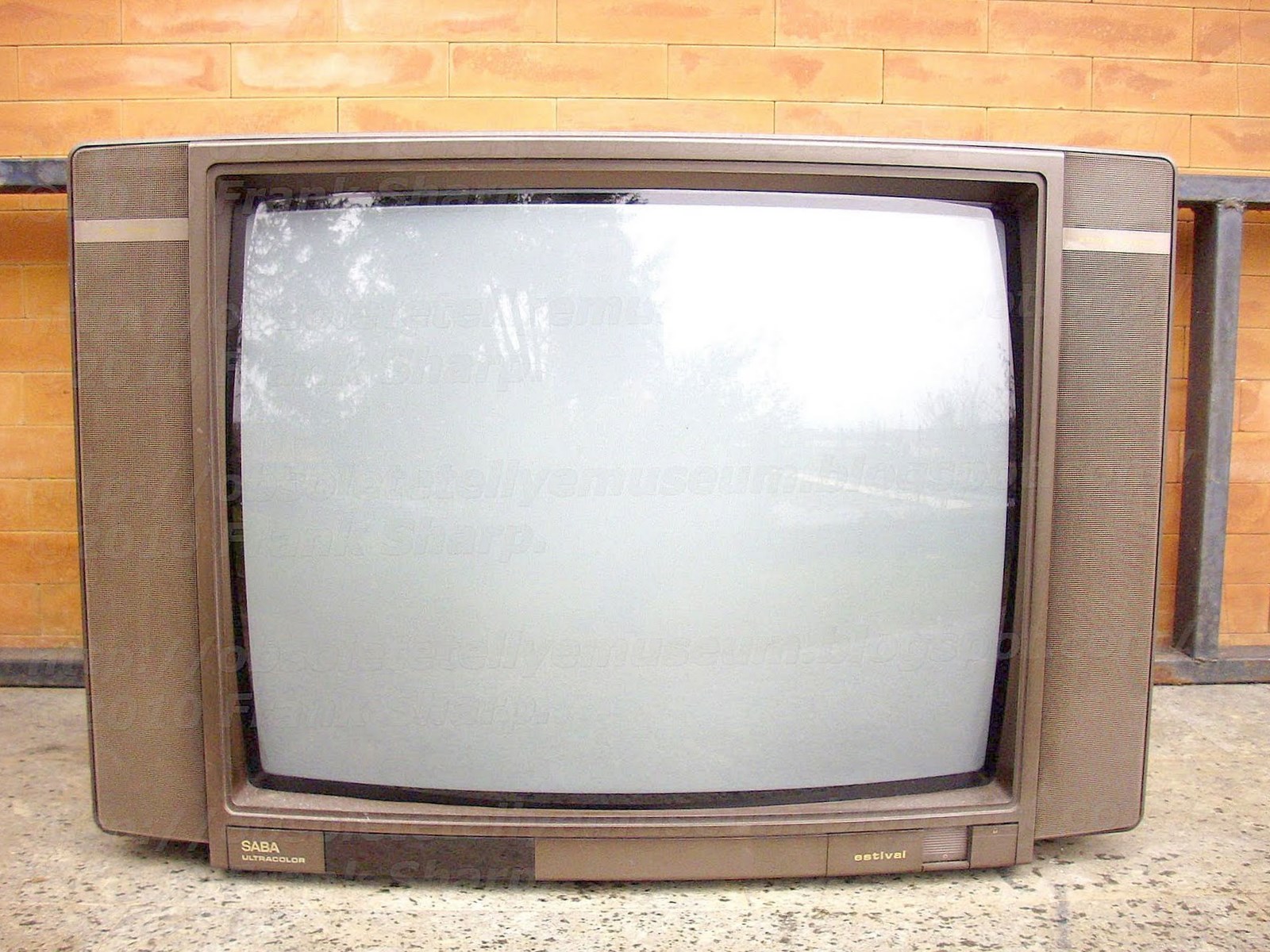 Obsolete Technology Tellye !: SABA ULTRACOLOR " Festival " SABA 150 ...