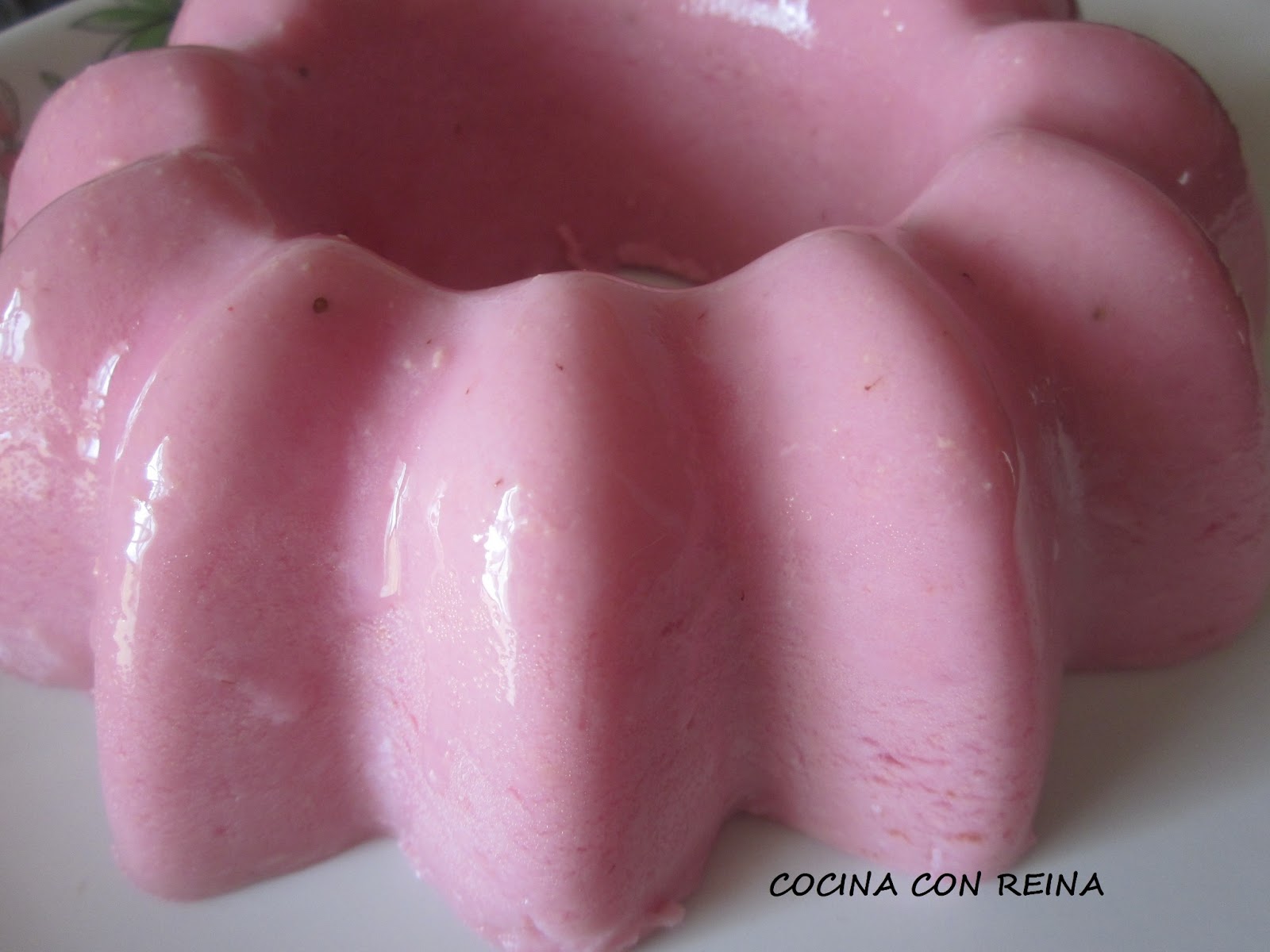 POSTRE DE FRESAS Y LECHE CONDENSADA | COCINA CON REINA