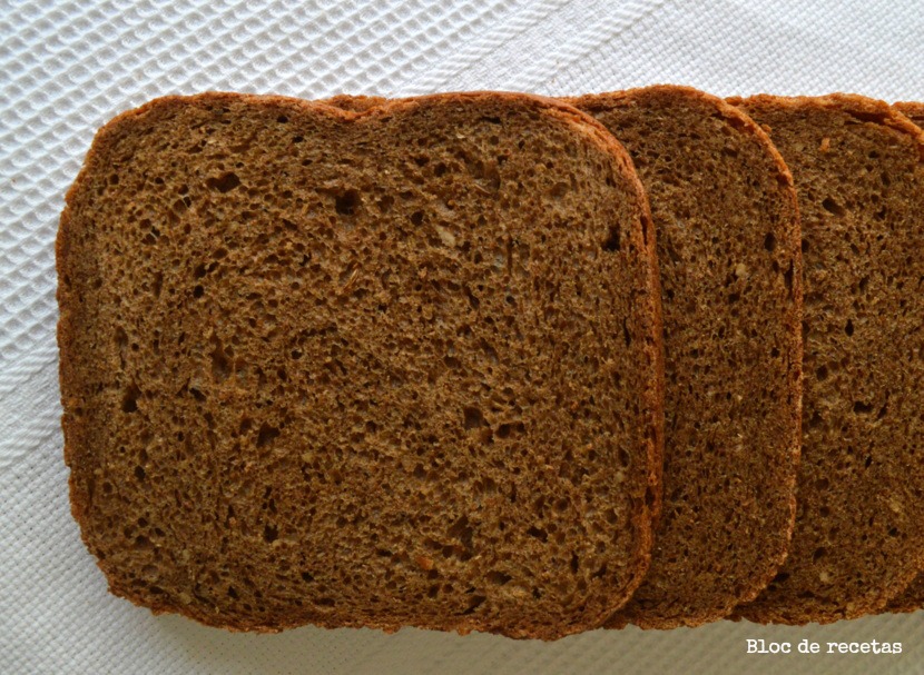 Bloc de recetas: Pan negro esponjoso de centeno integral en panificadora