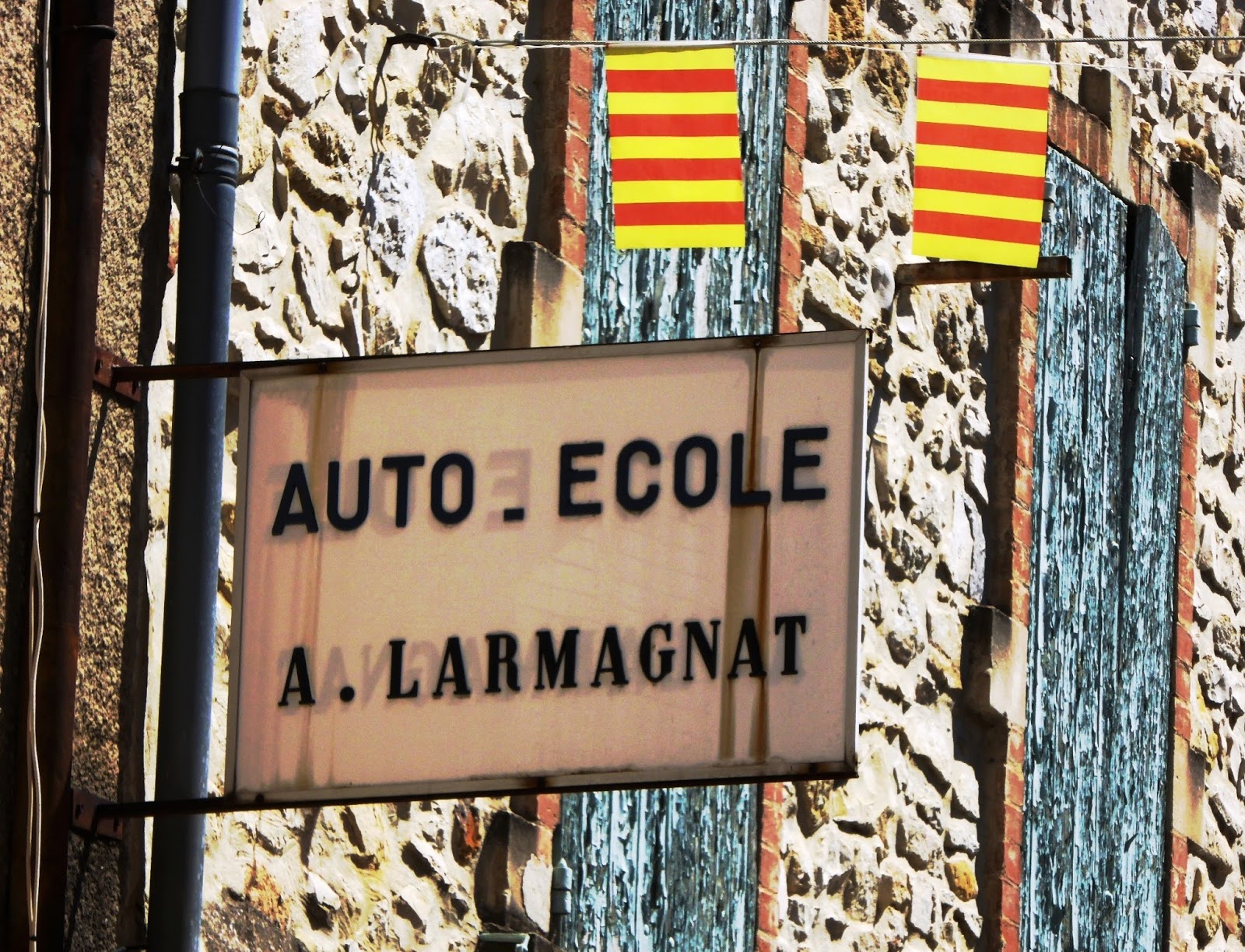 Des signes sur les murs: Zone piétonne