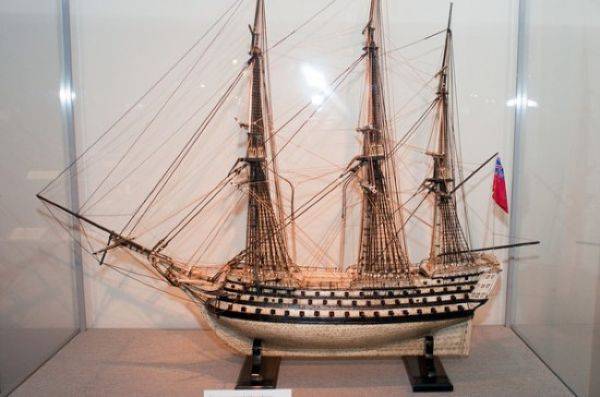 PAVAN MICKEY: Amazing Ship Models Made With Human Bones