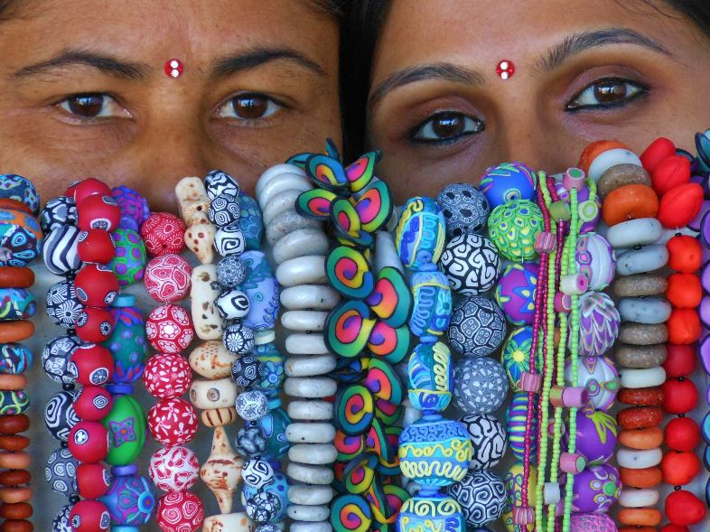 Empowering Women with Clay Beads : Kazuri Beads and Samunnat Beads ...