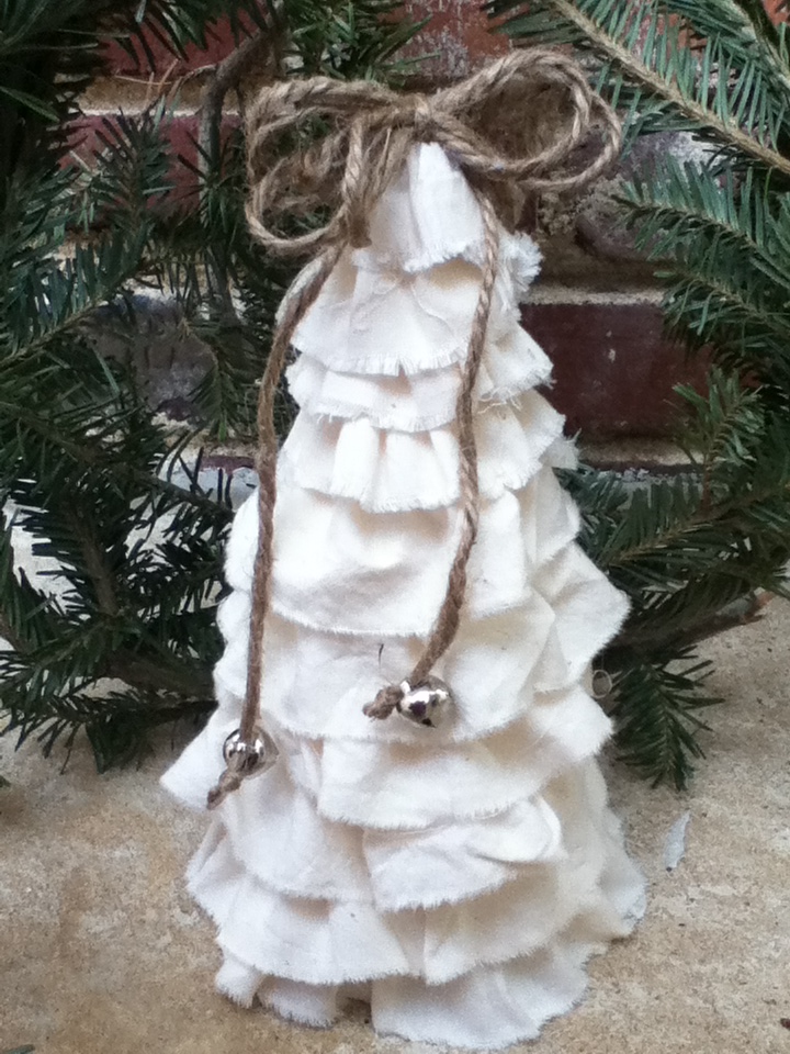 The Creative Vault: Ruffled Muslin Trees {Tutorial}