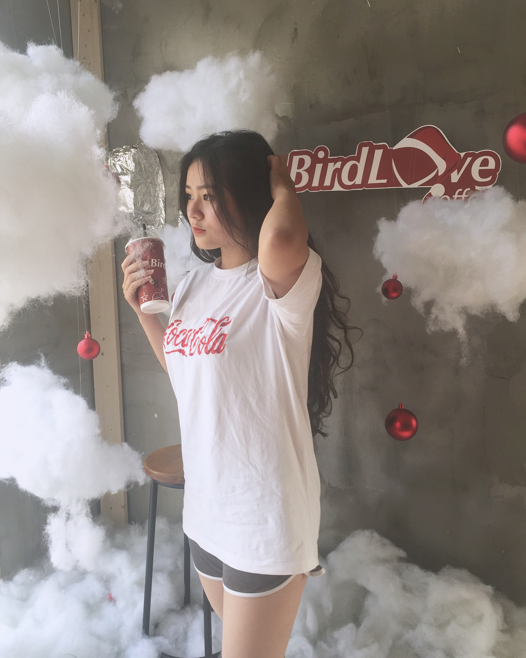 Josie Nguyễn Hân - A girl should be like a butterfly,pretty to see but ...