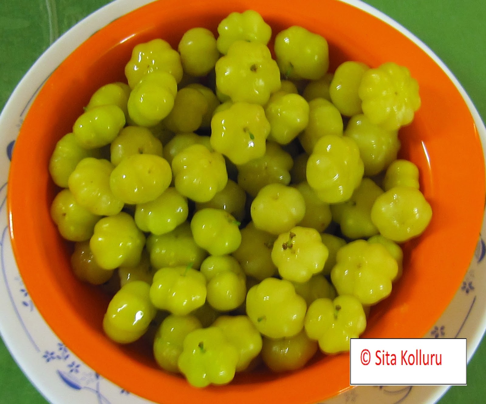 Sita's Ruchulu: Usirikaya coconut pacchadi (Star amla coconut chutney)