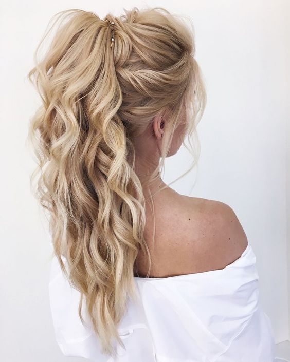 30 Eye-Catching Curly Ponytail Hairstyles You Should Try - AzzFeed