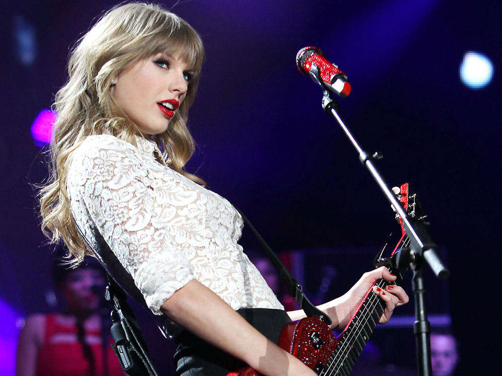 Taylor Swift attacked on twitter