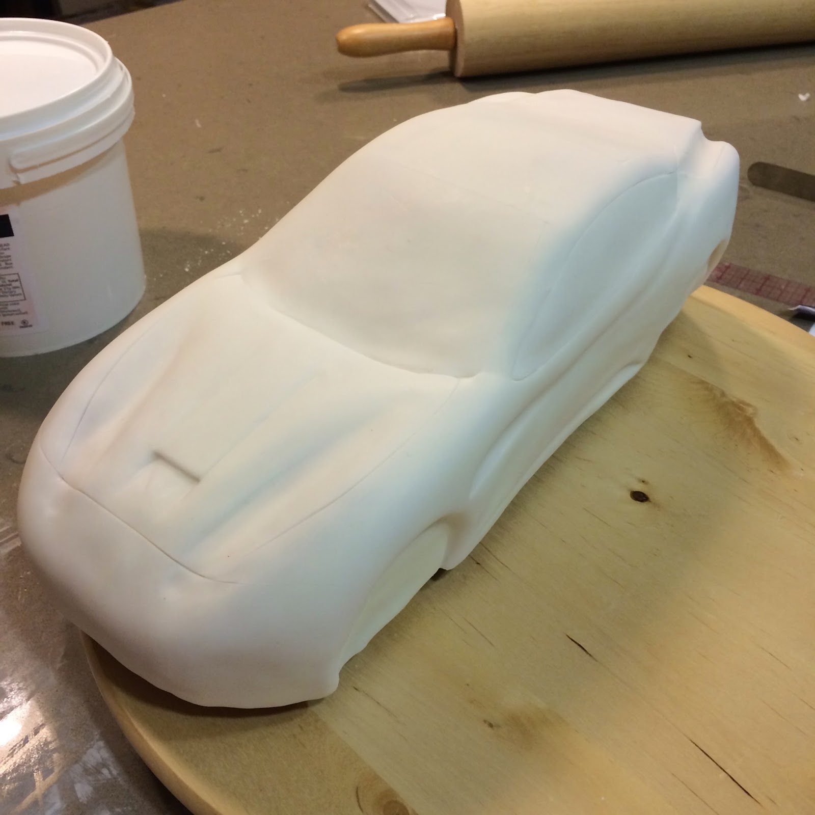 Delicious Arts Bakery: Ferrari California Cake Tutorial