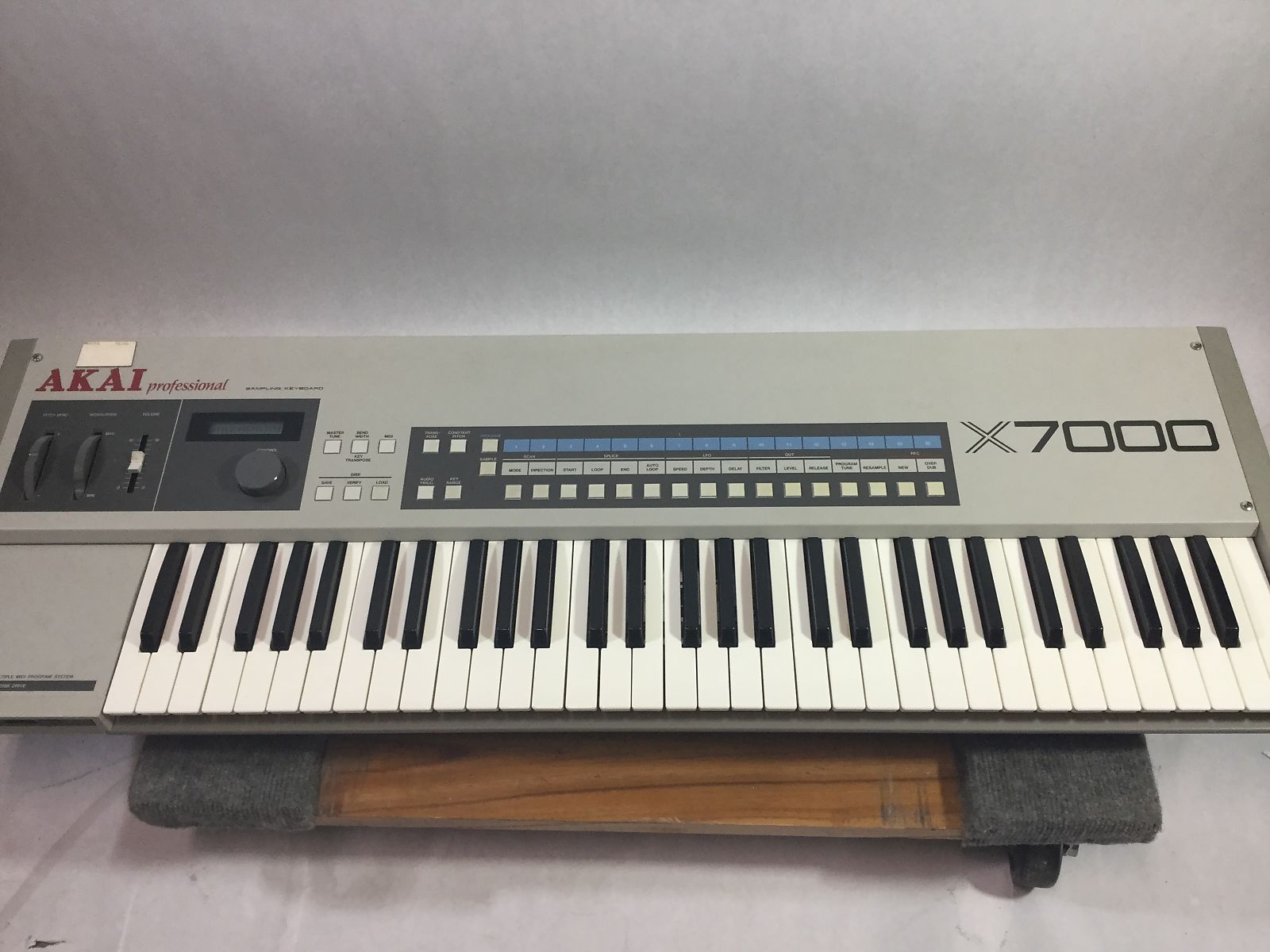 MATRIXSYNTH: Akai X7000 Sampling Keyboard with Disk Library