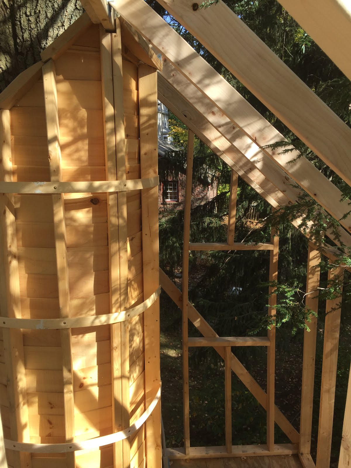 The Contemplative Treehouse: Gable-gable... trying to get the roof ...