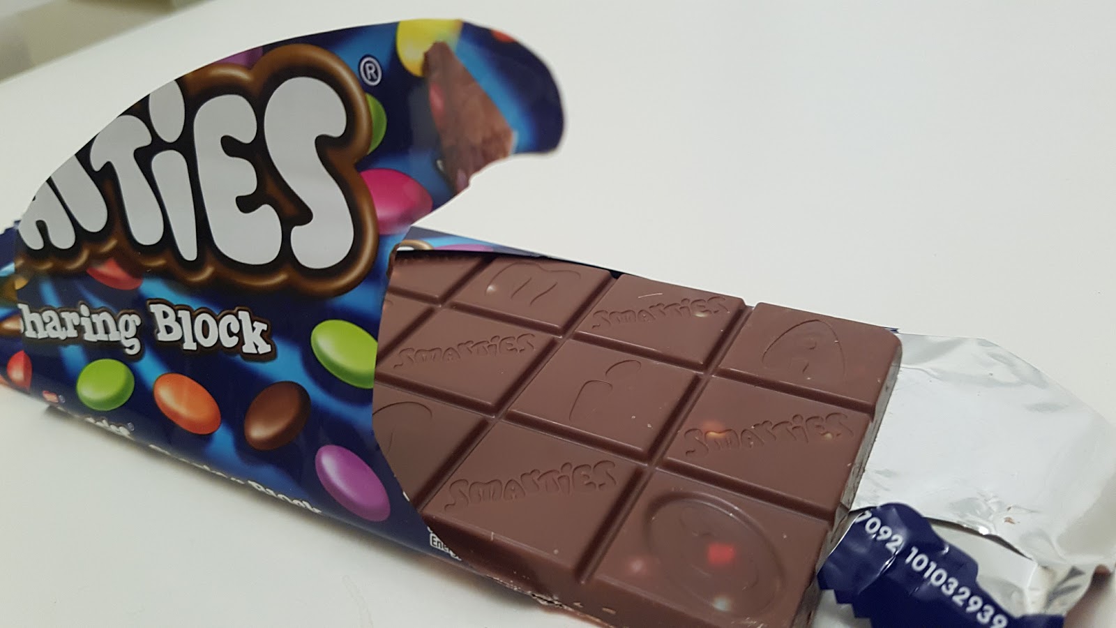 Smarties Sharing Block - Does it taste good? - The Ultimate Chocoholic ...