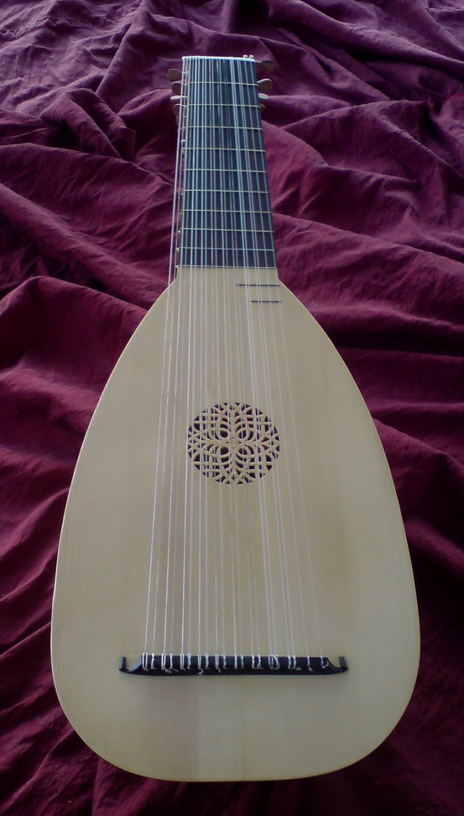 Buying a Lute: Baroque lutes