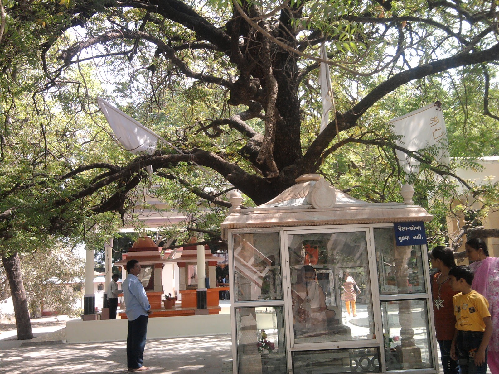 Hare Krishna: Nareshwar Dham - Shri Rang Avadhoot Maharaj .... Near ...