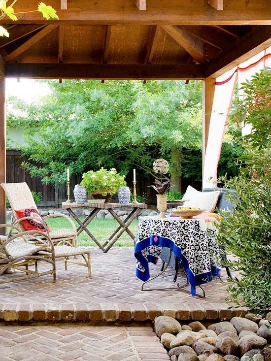 New Home Interior Design: Colorful Touches for Outdoor Decorating