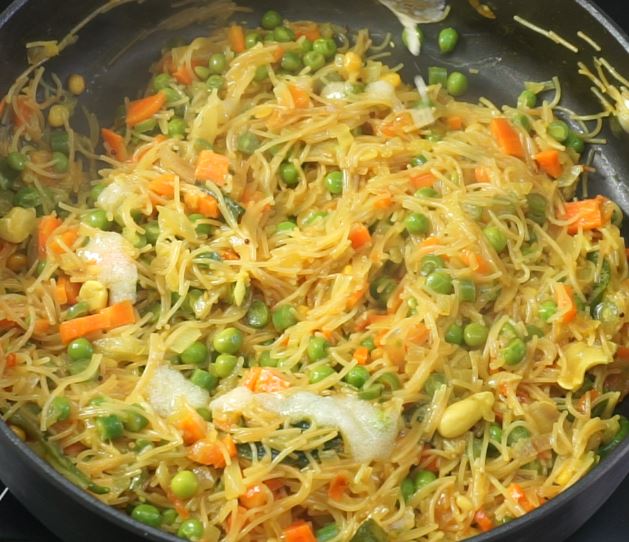 Semiya Kichadi / Mixed Vegetable semiya Upma | Steffi's Recipes