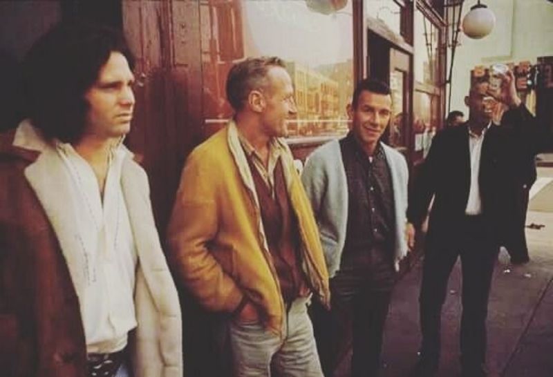 30 Rare Behind the Scenes Photographs From the Morrison Hotel's Album ...