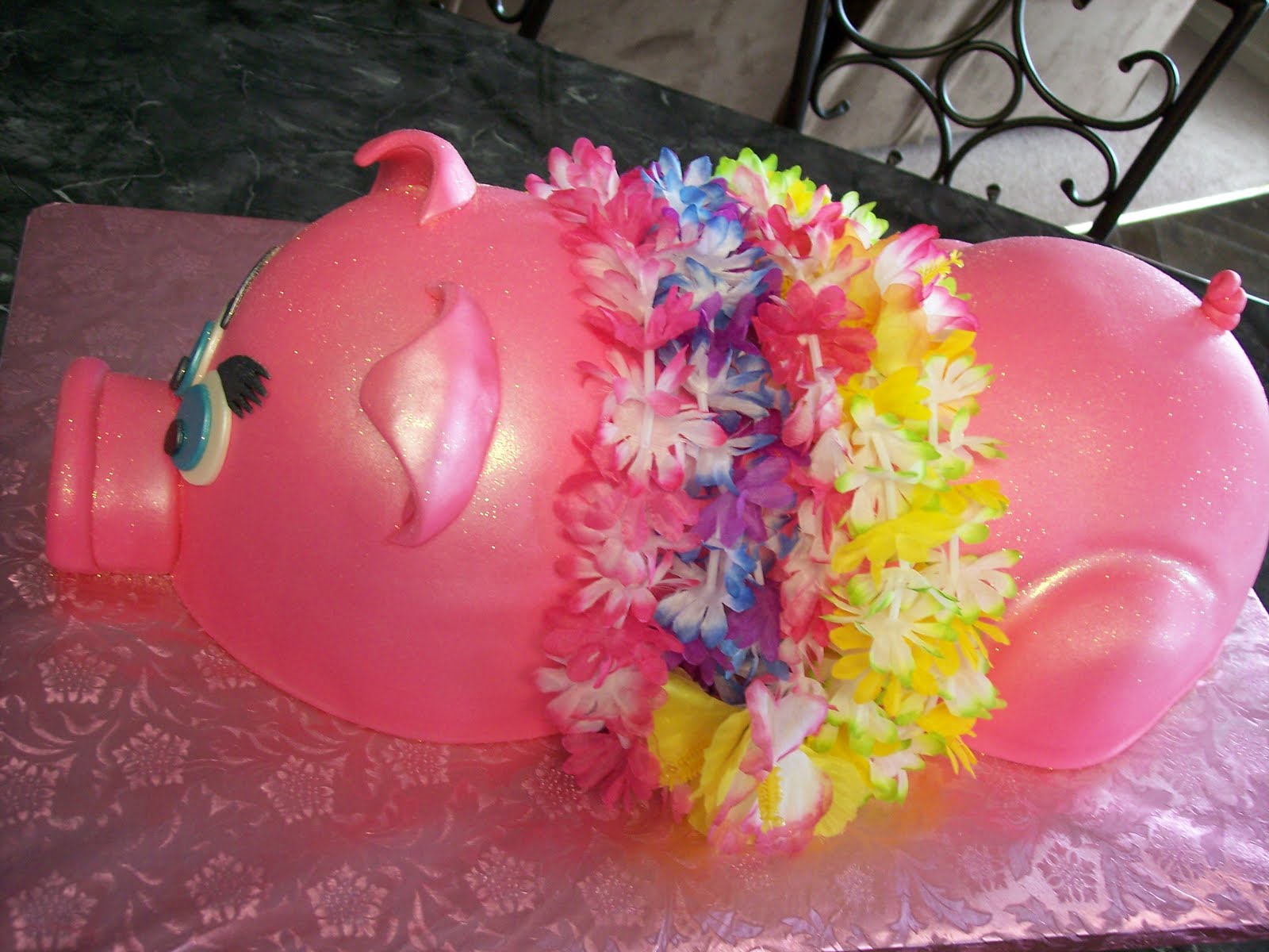 MyMoniCakes: Pink Luau Pig Cake