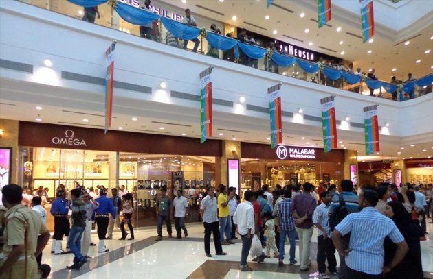 .: Indias largest shopping mall in Kochi, Kerala