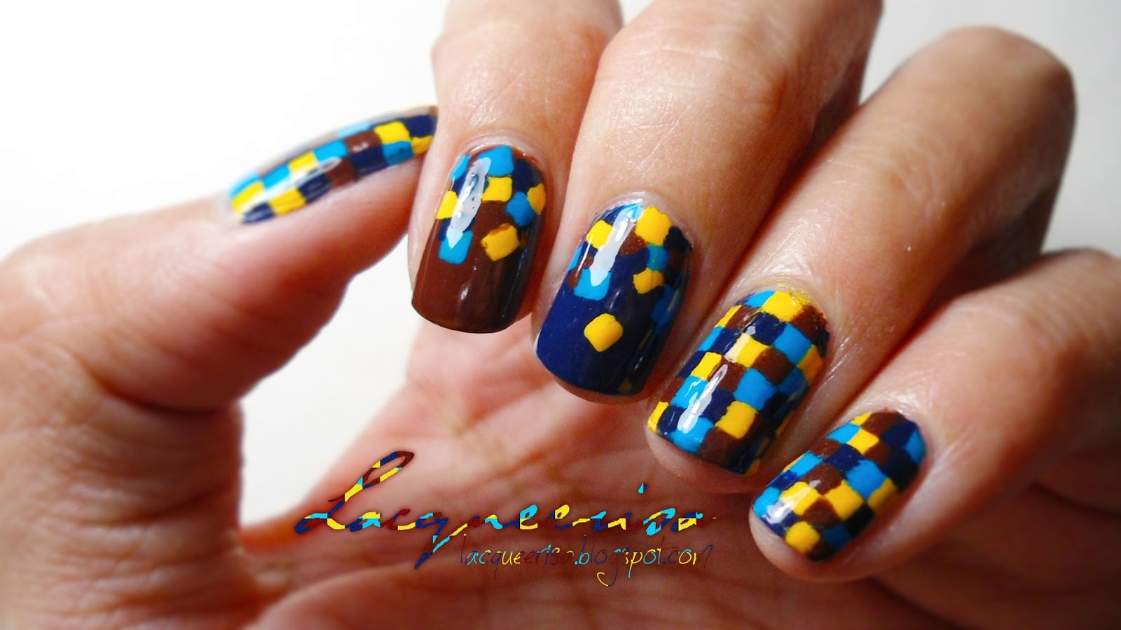 Lacqueerisa: Complementing Squares